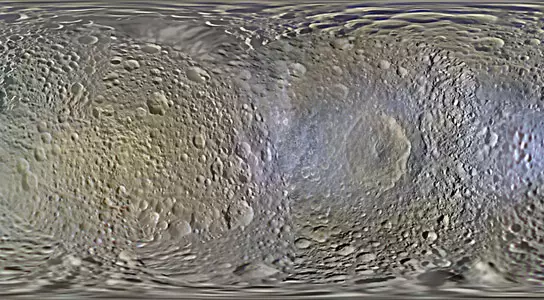 Cassini crée de nouvelles cartes des lunes de Saturne