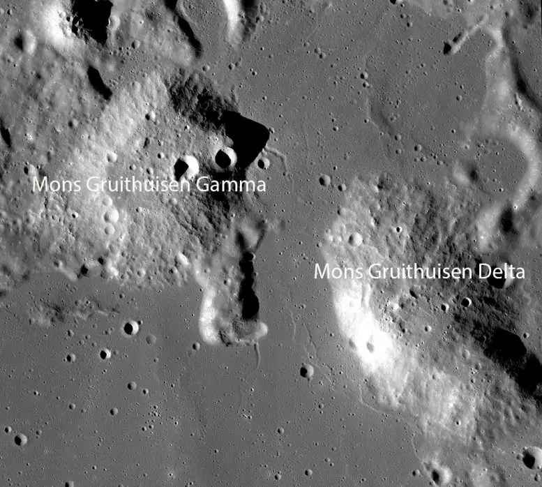 NASA Gruithuisen Domes Moon ਲੇਬਲ ਕੀਤਾ