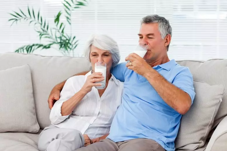 Par som drikker melk
