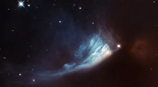 Hubble Bildo de Young Star PV Cep