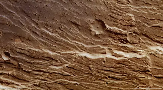 Mars Express Obrázek propastí a útesů na Marsu