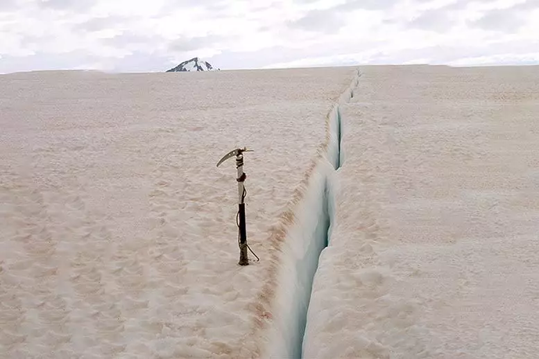 Red Snow Phenomena