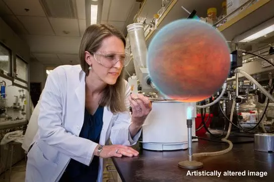 NASA Spitzer pomáha výskumníkom bližšie sa pozrieť na horúce Jupitery
