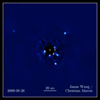 Quatre superjúpiters orbitant l'estrella jove