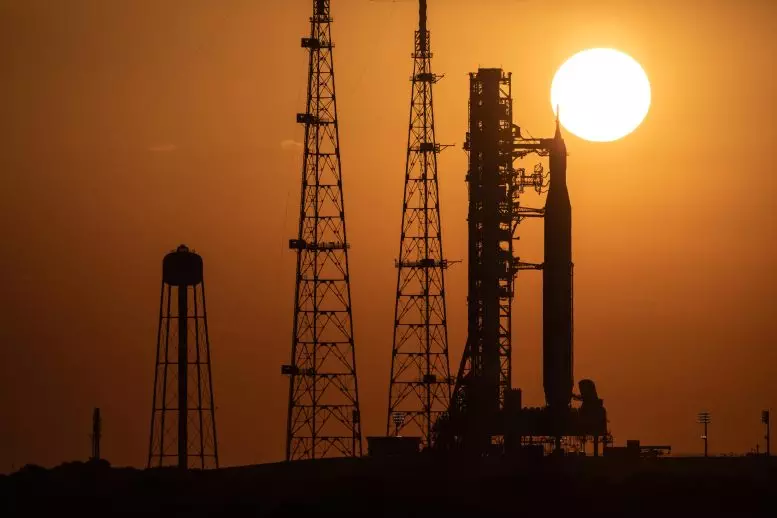 Artemis I di Launch Pad 39B Sunrise 6