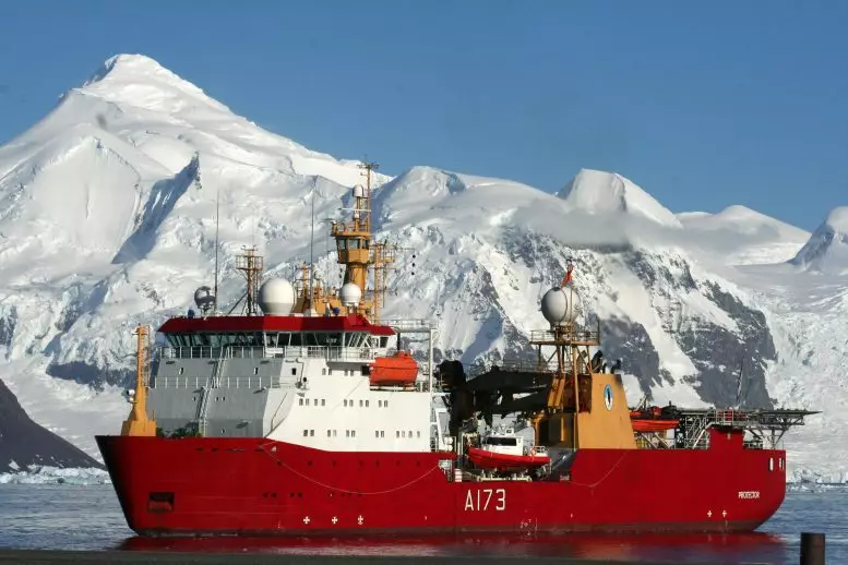 Vlootskeepbeskermer in Antarktiese Waters