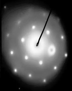 Lonsdaleite rentgenstaru difrakcijas modeļa attēls