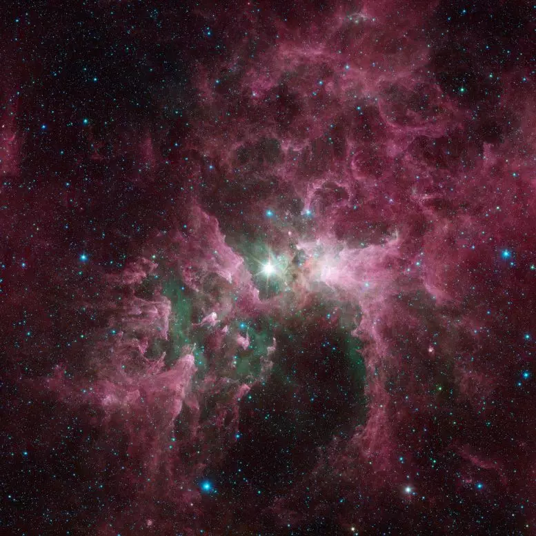 Eta Carinae च्या छळलेले ढग