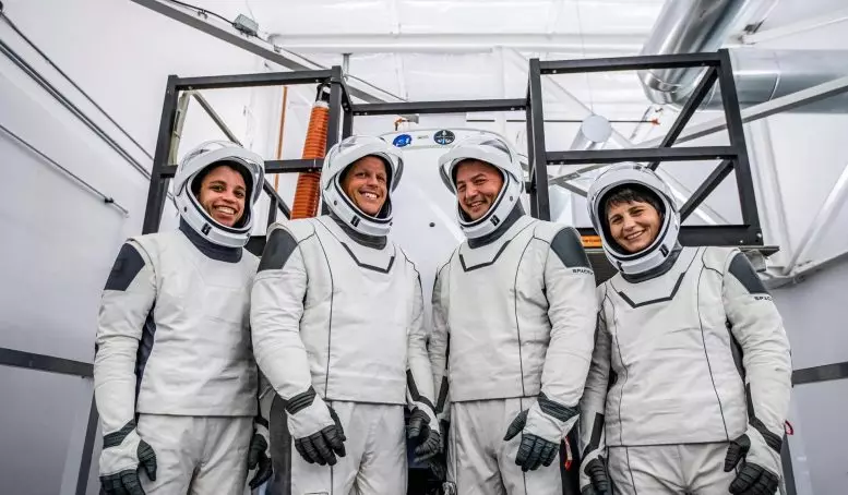 Sesión de adestramento de astronautas da NASA SpaceX Crew-4