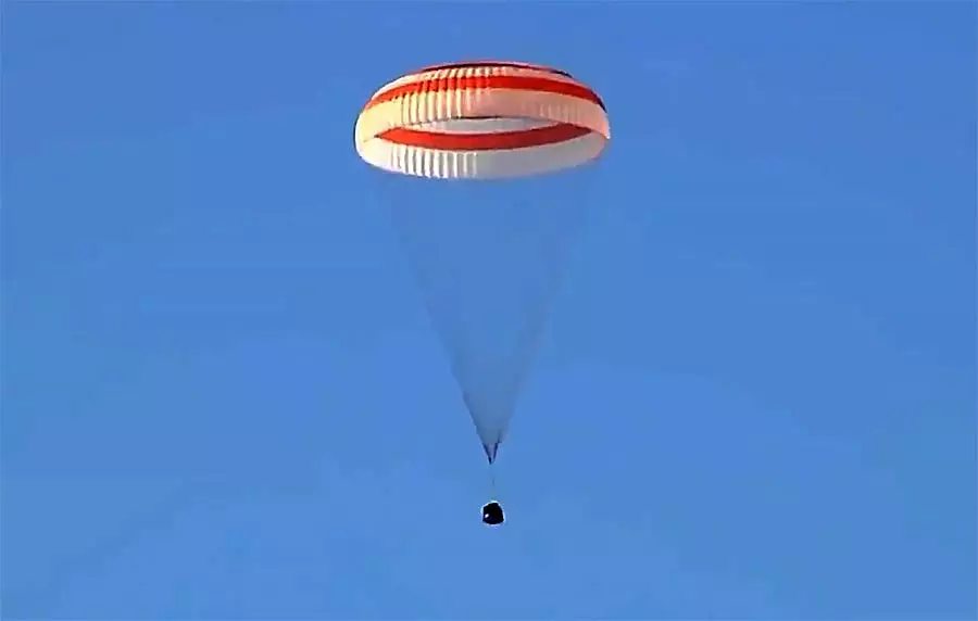 L'astronauta de la NASA torna a la Terra amb una càpsula espacial russa