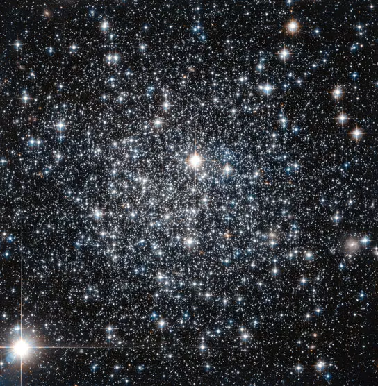 Setšoantšo se secha sa Hubble sa Globular Cluster IC 4499