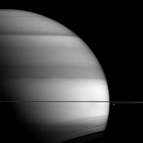 Cassini Bildo de Metano en la Atmosfero de Saturno