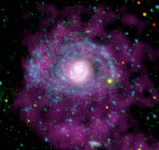 Fiforonan'ny kintana ao amin'ny Faritra Spiral ivelany an'ny Galaxy NGC 4625