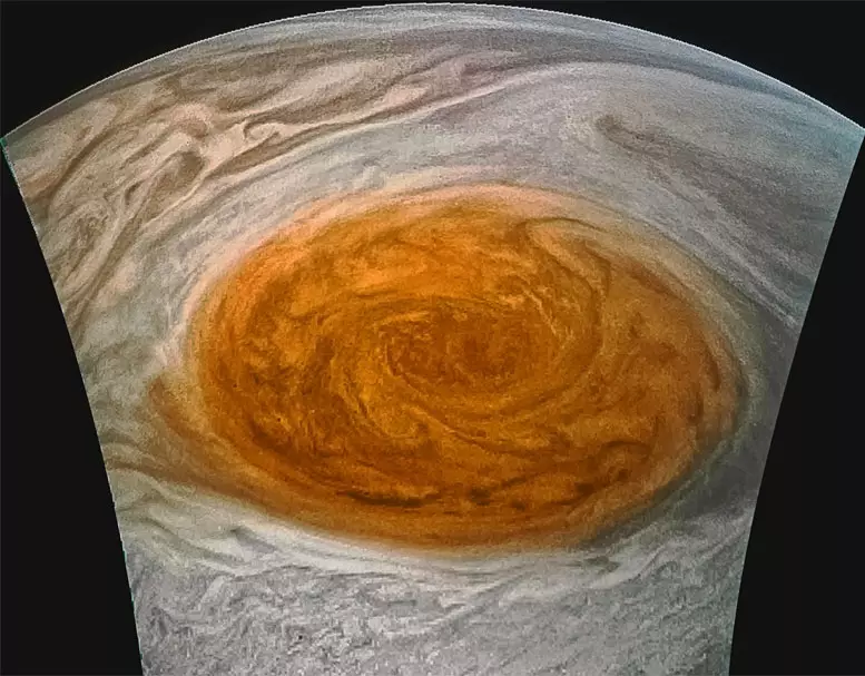 Barevný snímek Jupiterovy Velké červené skvrny