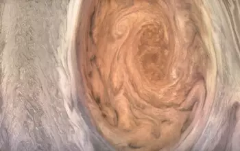 Kosmická loď Juno od NASA zachytila Jupiterovu velkou rudou skvrnu