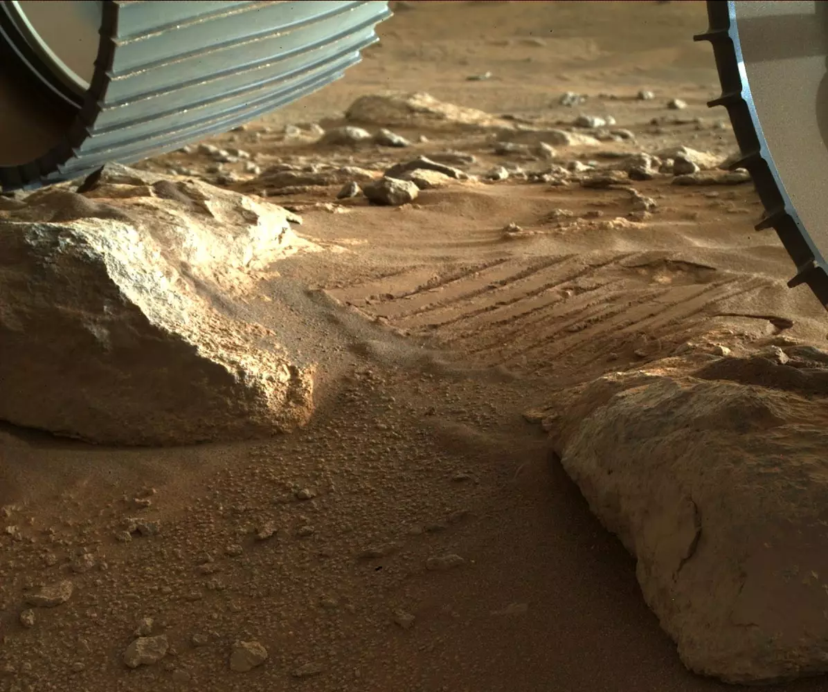 НАСА Марс Персеверанце Ровер: Бежање из Пеббле Пургатори