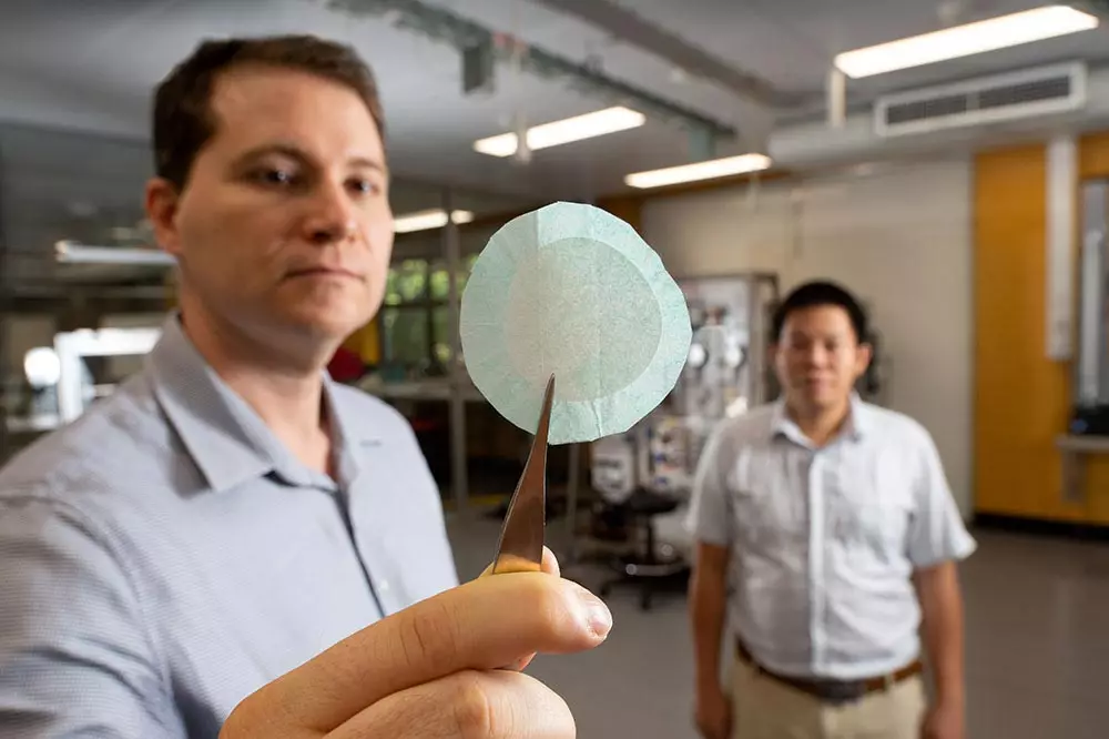 Nowy, ułatwiający oddychanie materiał maski skutecznie usuwa nanocząsteczki wielkości wirusa