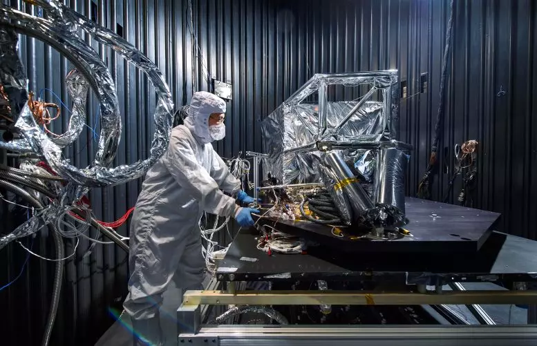 NASA Inoedza iyo Webb Telescope's MIRI Thermal Shield