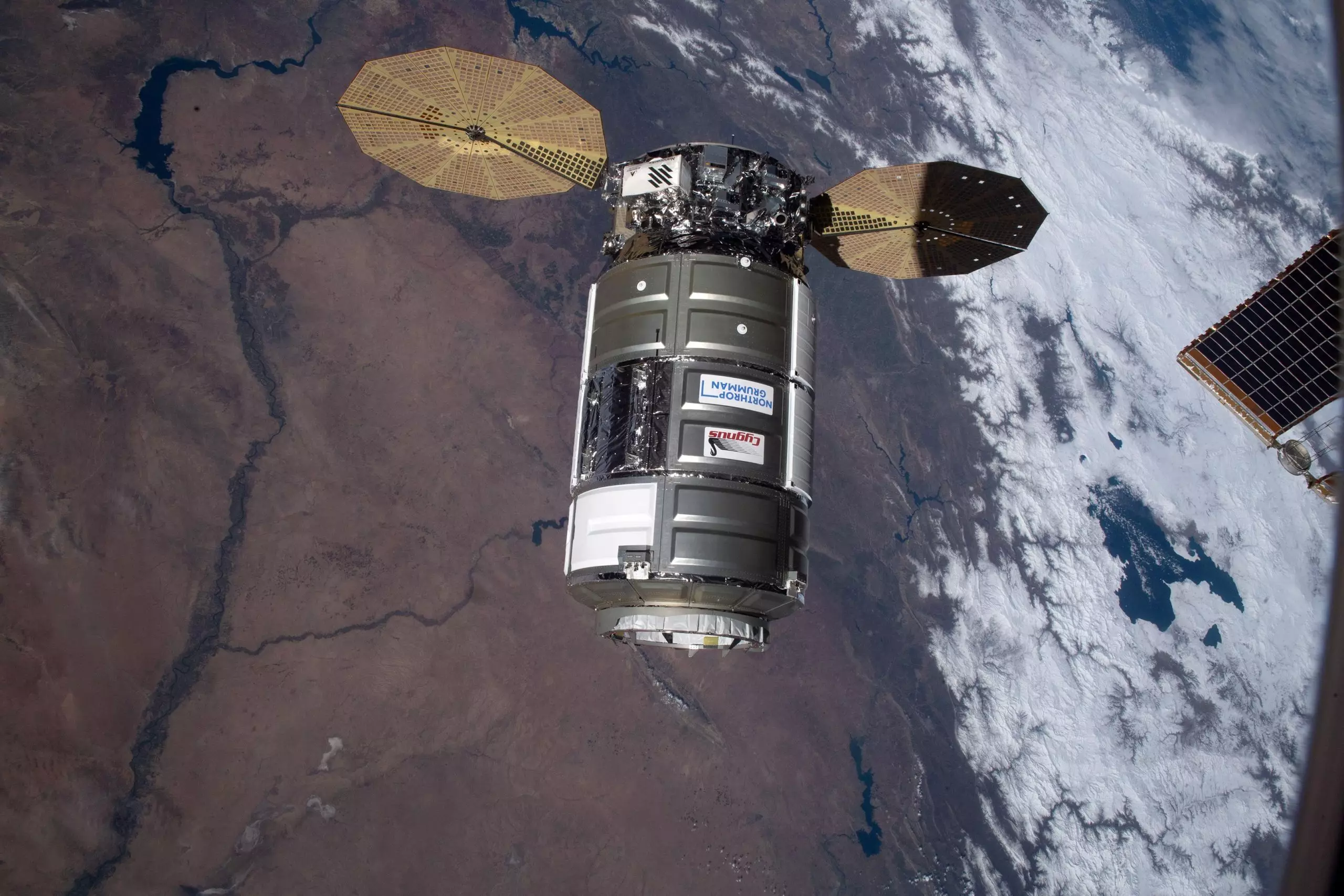 Beynəlxalq Kosmik Stansiya Ekipajı Rusiya və ABŞ-ın Yük Missiyalarına Hazırlaşır