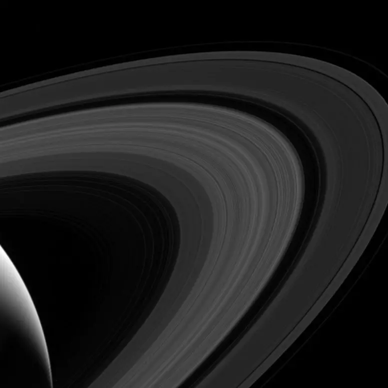 卡西尼號飛船可以更好地觀察土星環