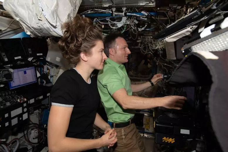 Astronauten Kayla Barron a Matthias Maurer