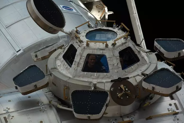 НАСА-ин астронаут Тхомас Марсхбурн Спаце Статион Цупола