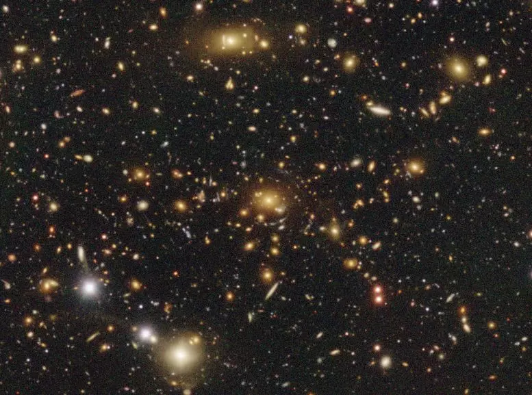 Astronomii creează o nouă hartă a materiei întunecate