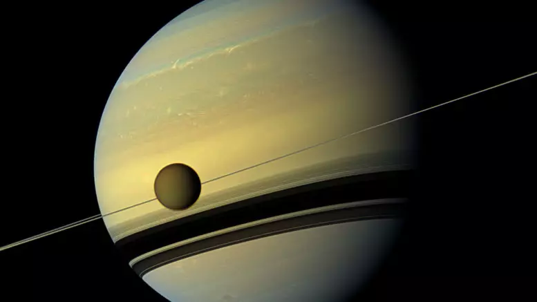 חוקרים מזהים אקרילוניטריל באטמוספירה של טיטאן