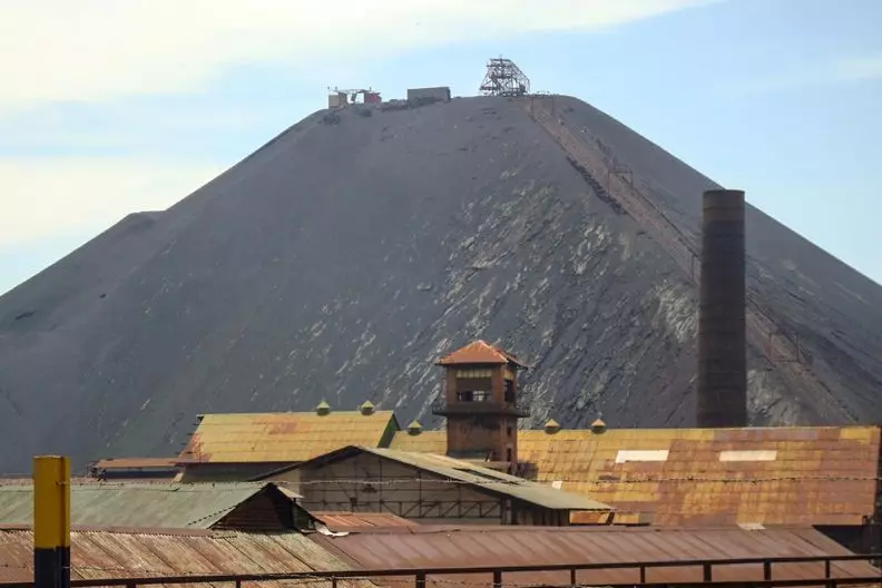 Copper Mining Slag Pob pov tseg Congo