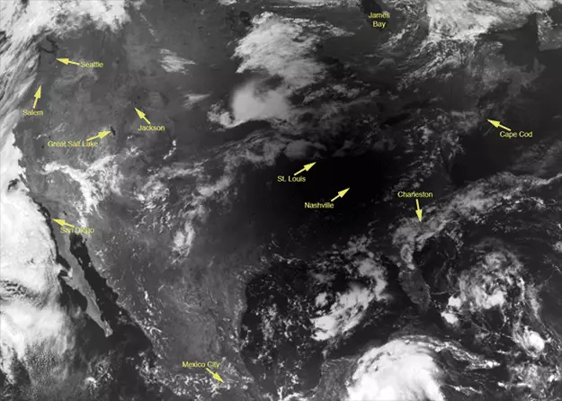 NASA se maansending vang sonsverduistering soos vanaf die maan gesien