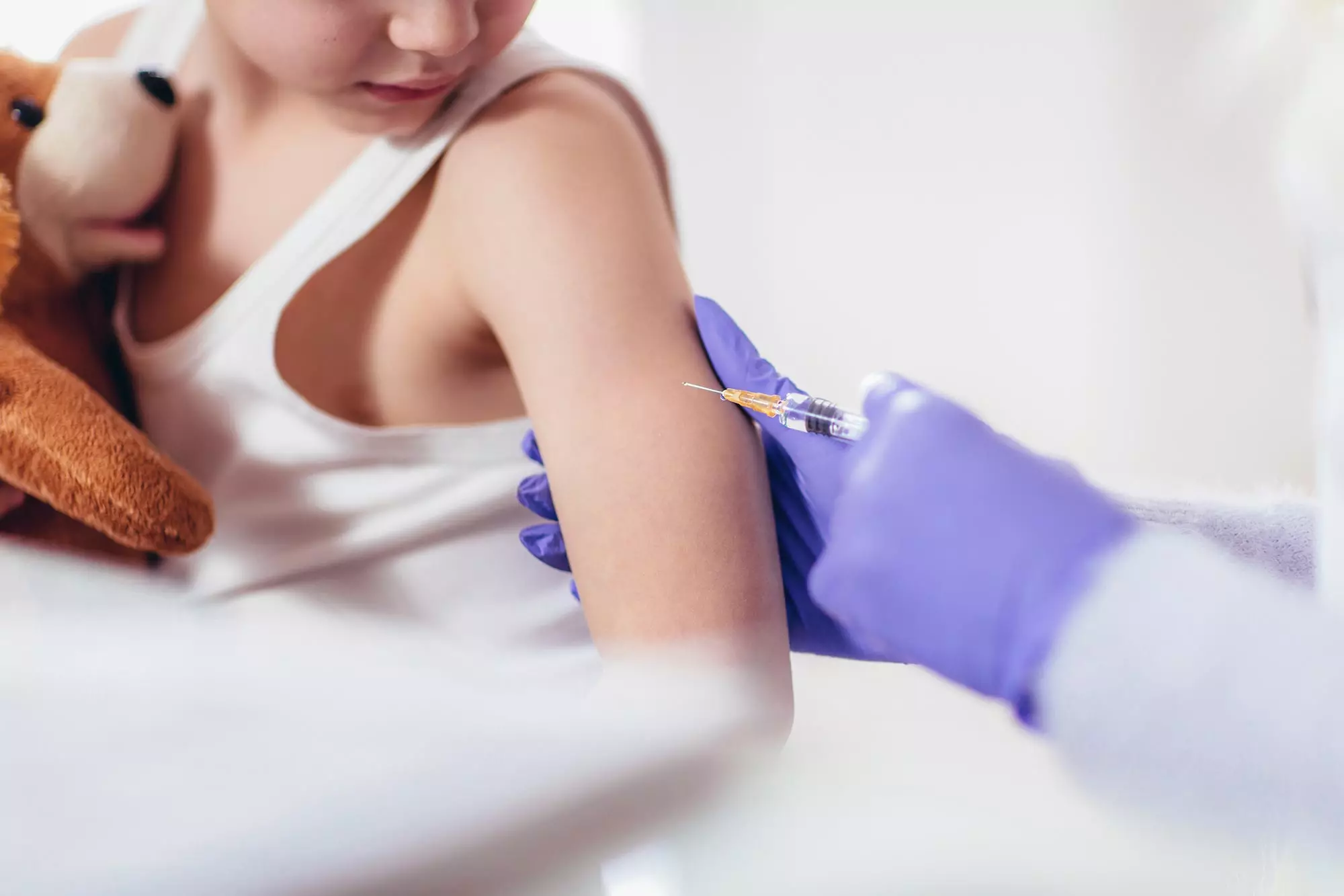 Dovezi că un vaccin comun pentru copilărie ajută la prevenirea complicațiilor severe ale COVID-19