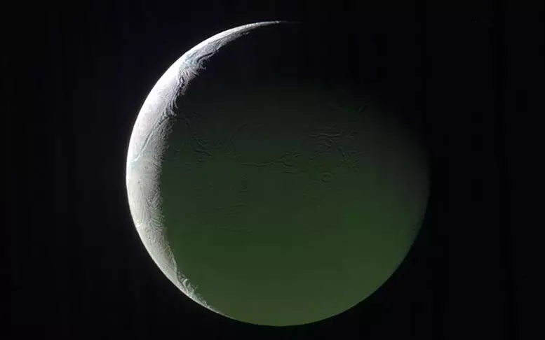 Anggota awak nu caang caang tina Crescent Enceladus