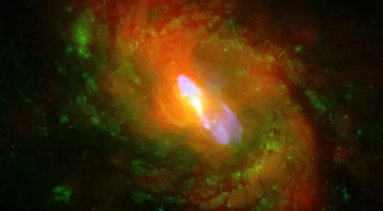 Os científicos descobren unha ligazón entre a taxa de acreción do burato negro e a taxa de formación de estrelas