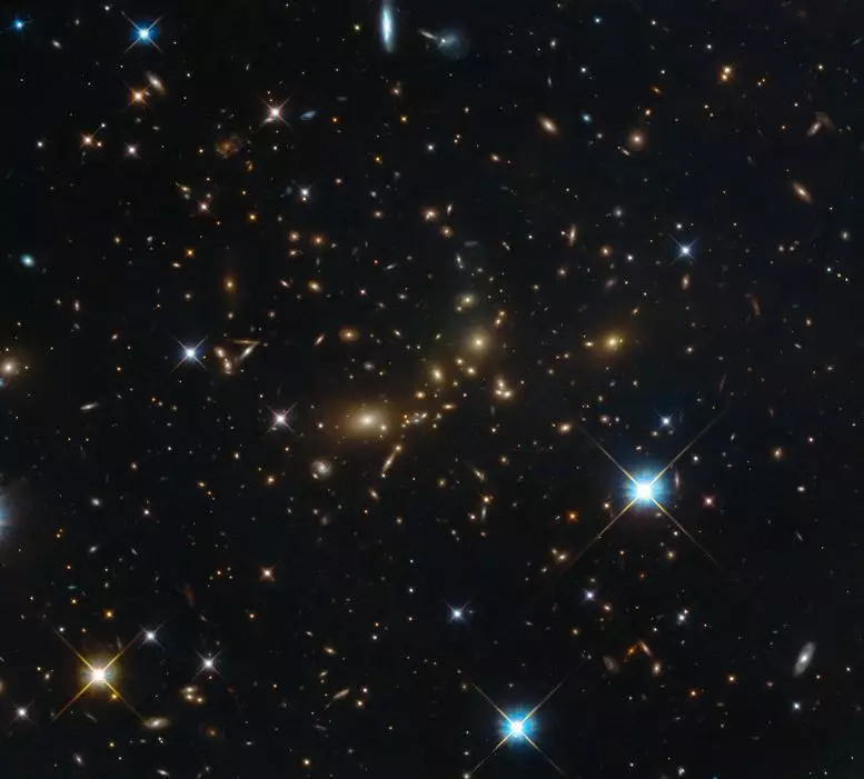 Hubble Melihat Kluster Kolosal PLCK_G308.3-20.2