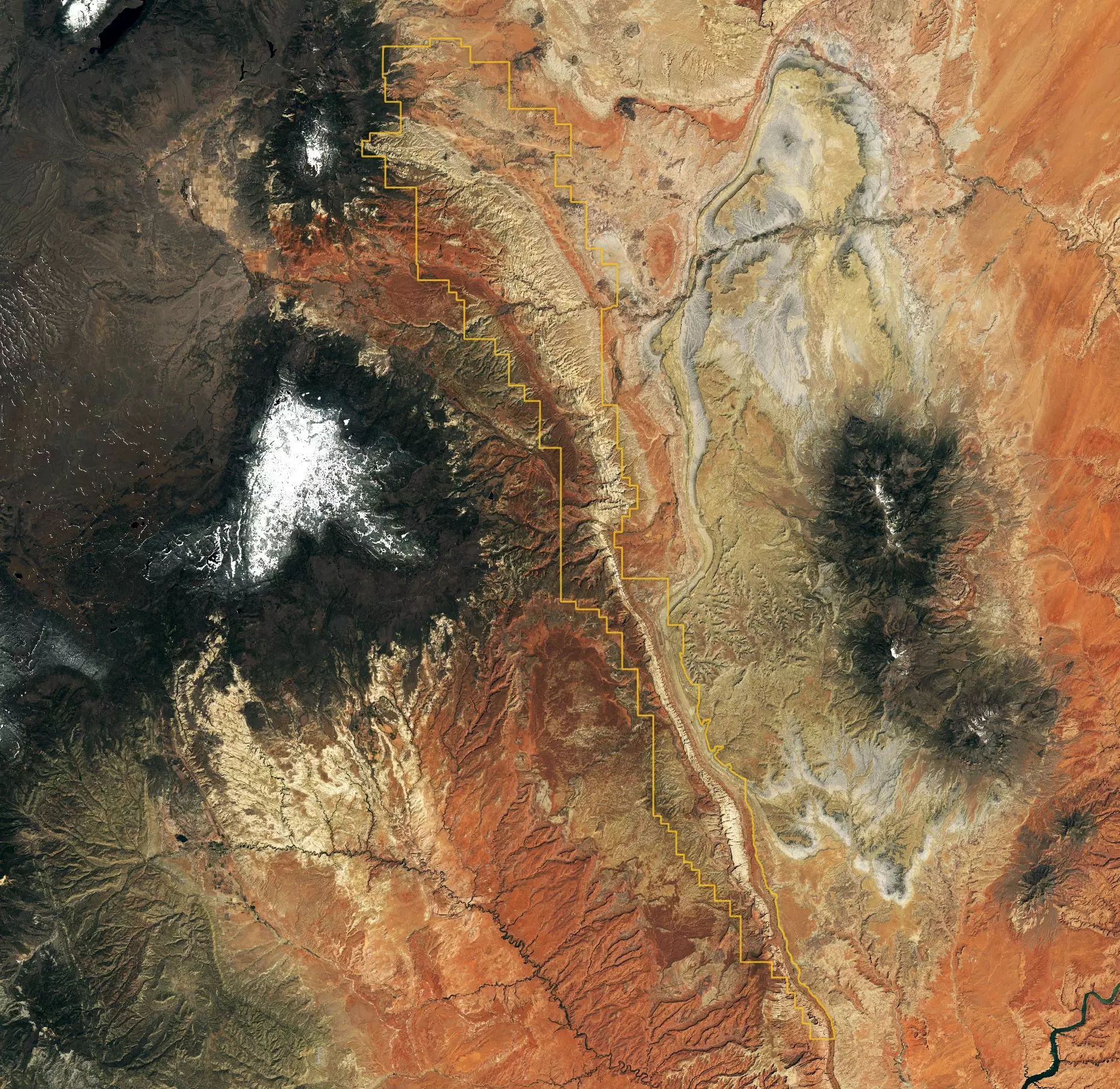 Les traces d'un ancien monde aquatique dans Capitol Reef photographiées depuis la station spatiale