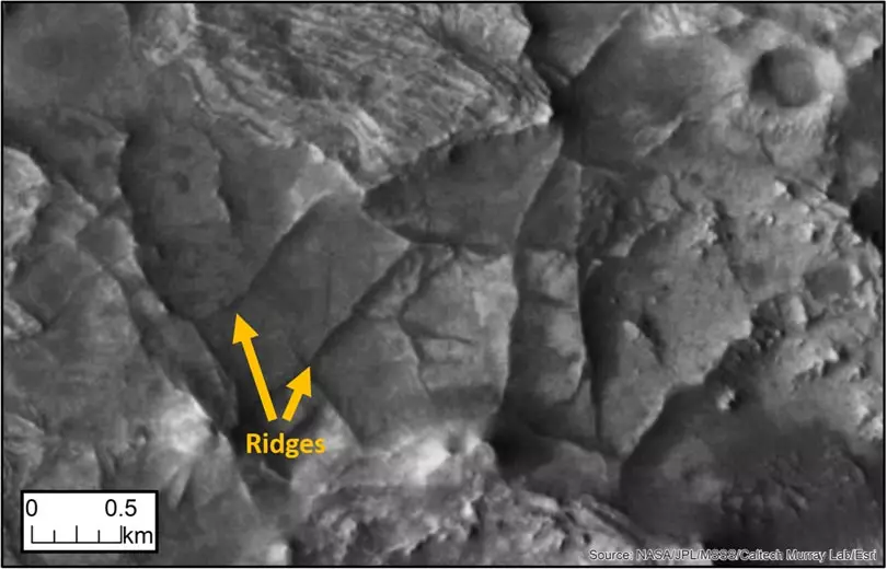 Des scientifiques citoyens aident à cartographier les réseaux de crêtes sur Mars qui pourraient contenir des archives d'anciennes eaux souterraines